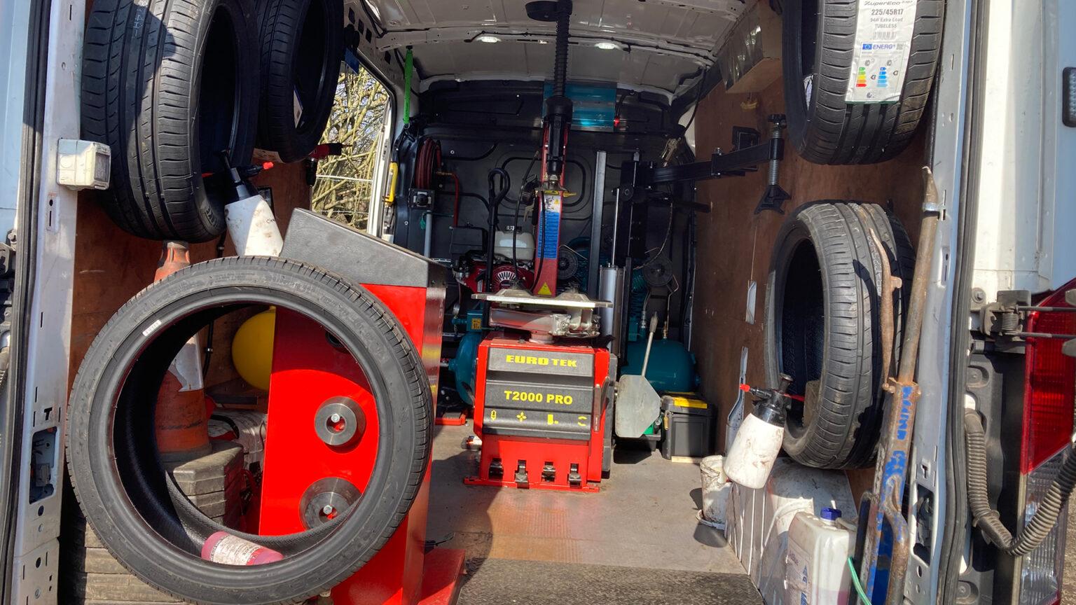 24/7 Emergency Call Out - RJ Mobile Tyres